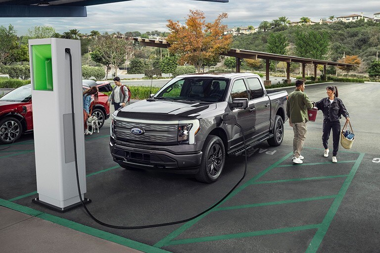 Véhicules hybrides et électriques Ford, technologies et avantages | Ford.ca