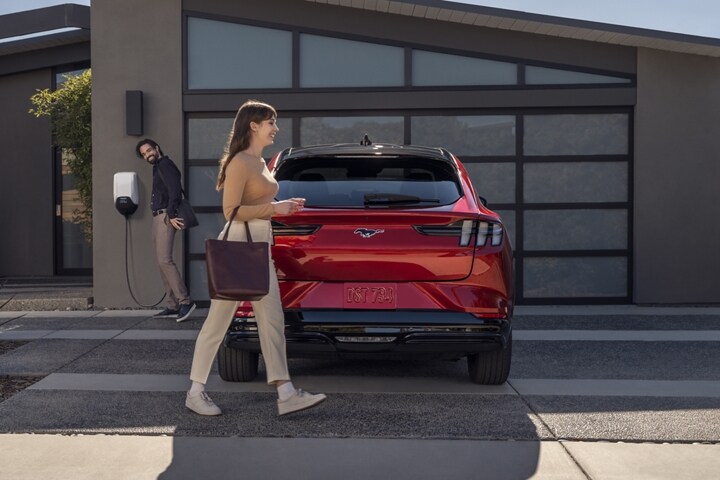 VUS Ford Mustang Mach-E 2023 | Photos, vidéos, intérieur, extérieur et ...