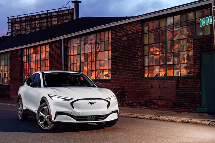 VUS Ford Mustang Mach-E 2023 | Photos, vidéos, intérieur, extérieur et ...